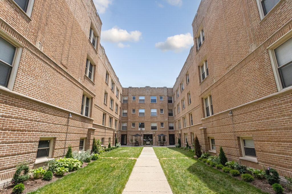 The Chase Court - Becovic Chicago North Side Apartments
